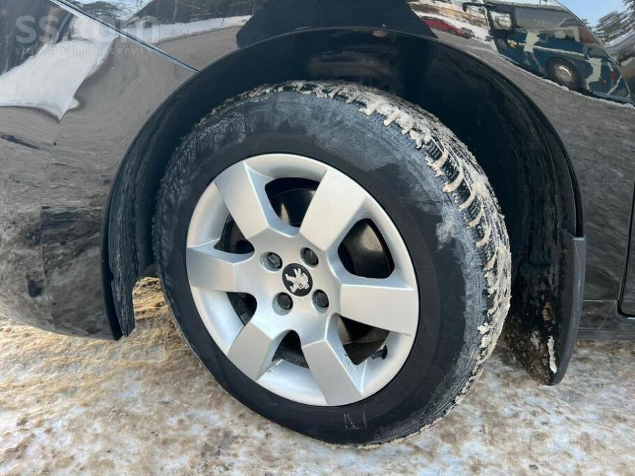 Black Peugeot 5008 2016 in Ogre, with an engine capacity of 1.60 L and mileage of 261 thousand km for 6900 €, photo 5 on AUTOMOTO.COM.LV