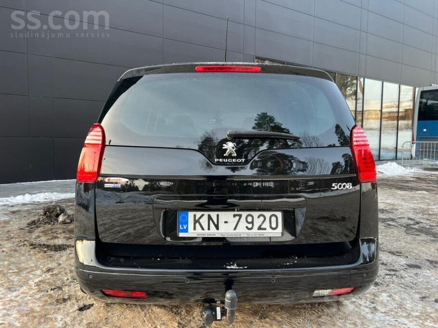 Black Peugeot 5008 2016 in Ogre, with an engine capacity of 1.60 L and mileage of 261 thousand km for 6900 €, photo 7 on AUTOMOTO.COM.LV