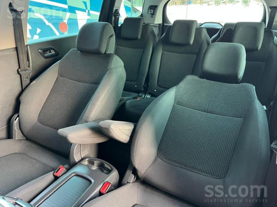 Black Peugeot 5008 2016 in Ogre, with an engine capacity of 1.60 L and mileage of 261 thousand km for 6900 €, photo 23 on AUTOMOTO.COM.LV