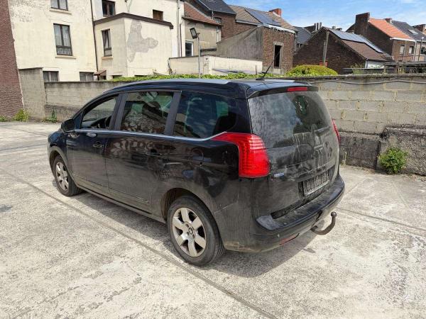 Black Peugeot 5008 2016 in Ukmerge, with an engine capacity of 1.56 L and mileage of 215 thousand km for 5350 €, photo 4 on AUTOMOTO.COM.LV