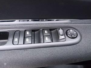 Melns Peugeot 5008 2016 Viļņa, ar dzinēja tilpumu 1.20 L un nobraukumu 124 tūkst. km par 5650 €, foto 7 vietnē AUTOMOTO.COM.LV