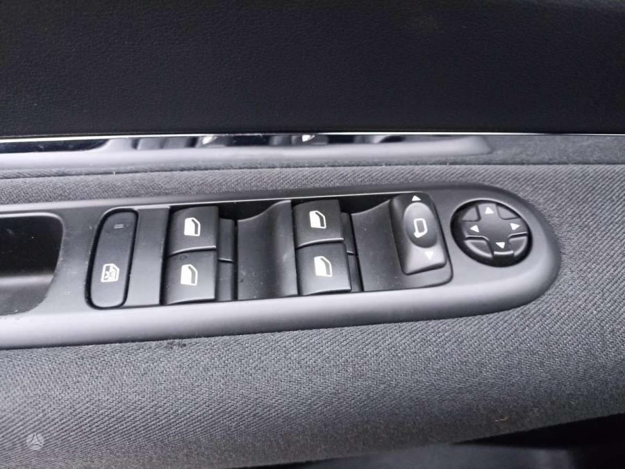 Melns Peugeot 5008 2016 Viļņa, ar dzinēja tilpumu 1.20 L un nobraukumu 124 tūkst. km par 5650 €, foto 7 vietnē AUTOMOTO.COM.LV