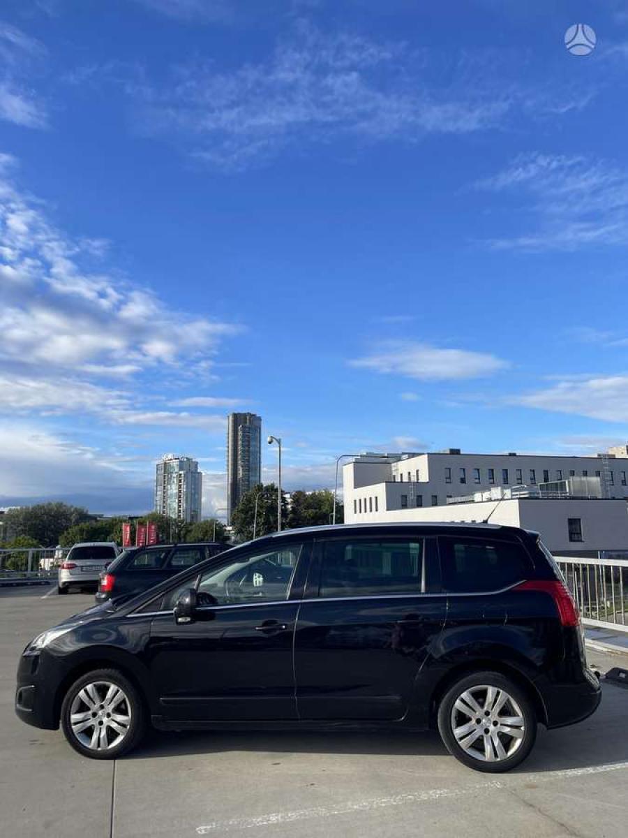 Black Peugeot 5008 2016 in Vilnius, with an engine capacity of 1.60 L and mileage of 163 thousand km for 7260 €, photo 6 on AUTOMOTO.COM.LV