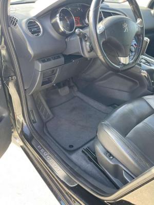 Black Peugeot 5008 2016 in Vilnius, with an engine capacity of 1.60 L and mileage of 163 thousand km for 7260 €, photo 11 on AUTOMOTO.COM.LV