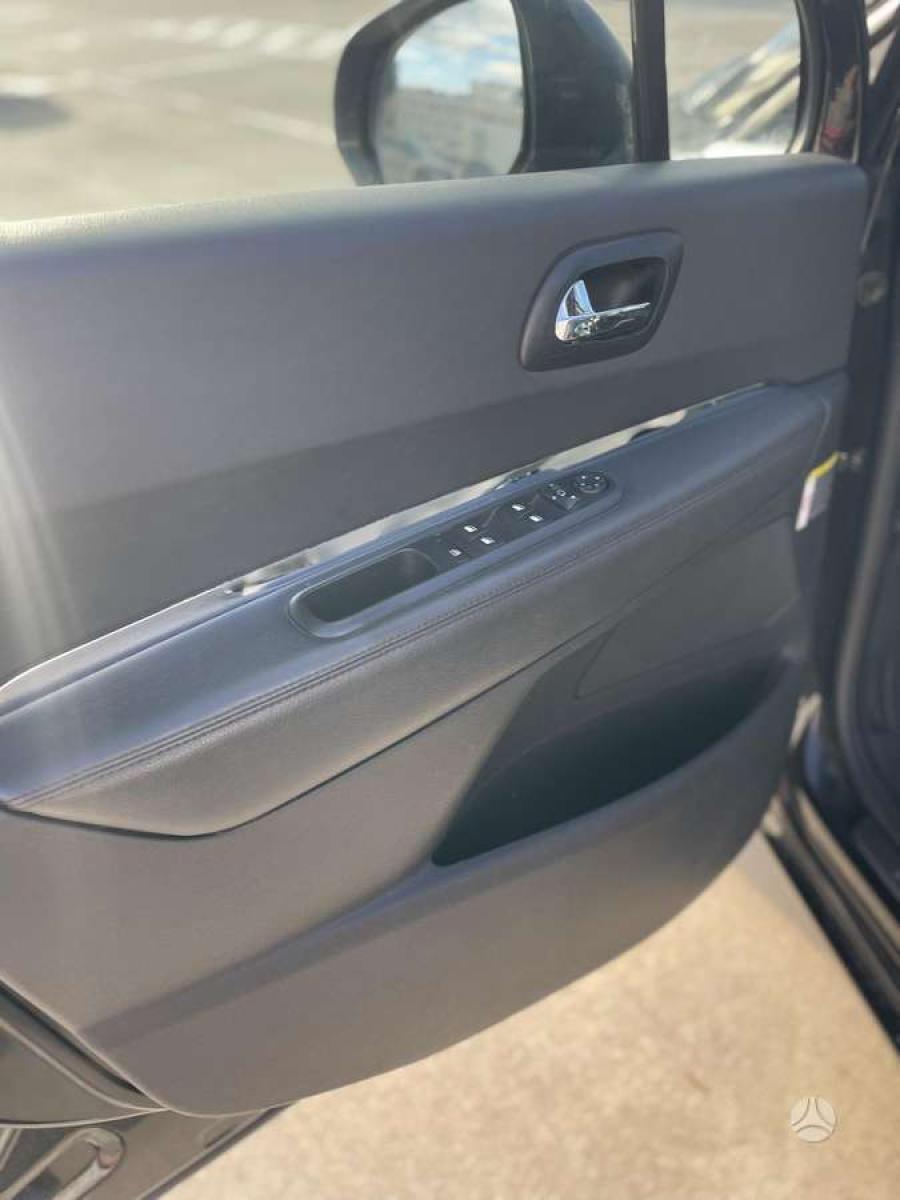 Black Peugeot 5008 2016 in Vilnius, with an engine capacity of 1.60 L and mileage of 163 thousand km for 7260 €, photo 12 on AUTOMOTO.COM.LV