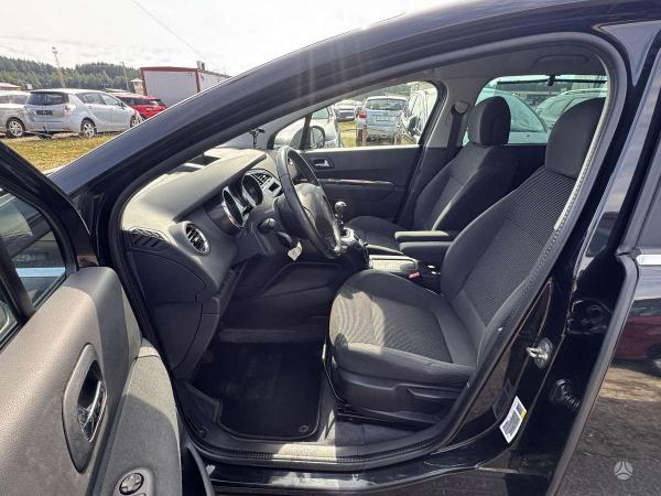 Black Peugeot 5008 2016 in Vilnius, with an engine capacity of 1.56 L and mileage of 220 thousand km for 5700 €, photo 9 on AUTOMOTO.COM.LV