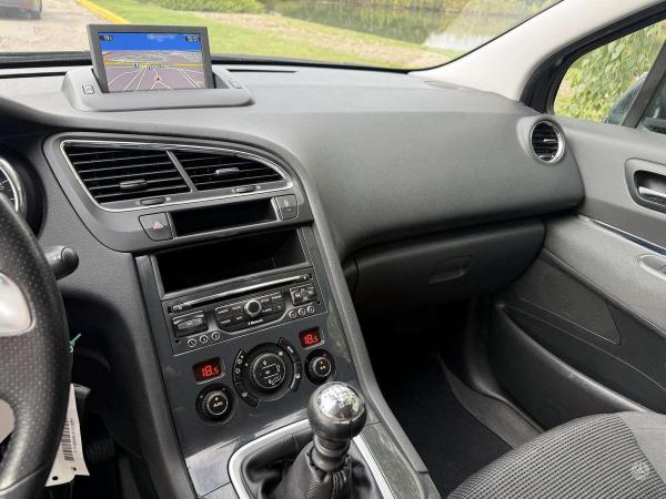 Black Peugeot 5008 2017 in Vilnius, with an engine capacity of 1.56 L and mileage of 270 thousand km for 5900 €, photo 11 on AUTOMOTO.COM.LV
