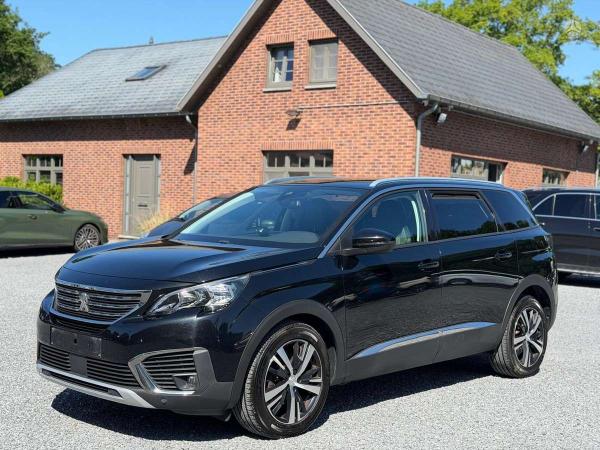 Black Peugeot 5008 2018 in Klaipeda, with an engine capacity of 1.20 L and mileage of 217 thousand km for 9999 €, photo 2 on AUTOMOTO.COM.LV