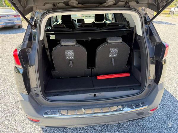 Black Peugeot 5008 2018 in Klaipeda, with an engine capacity of 1.20 L and mileage of 217 thousand km for 9999 €, photo 7 on AUTOMOTO.COM.LV