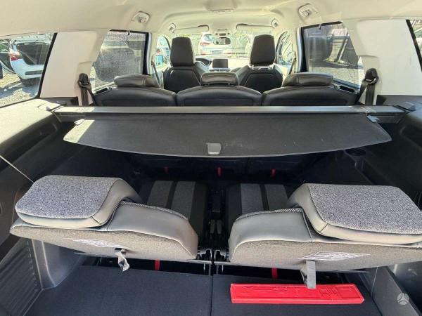 Black Peugeot 5008 2018 in Klaipeda, with an engine capacity of 1.20 L and mileage of 217 thousand km for 9999 €, photo 8 on AUTOMOTO.COM.LV