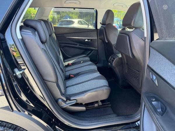 Black Peugeot 5008 2018 in Klaipeda, with an engine capacity of 1.20 L and mileage of 217 thousand km for 9999 €, photo 10 on AUTOMOTO.COM.LV