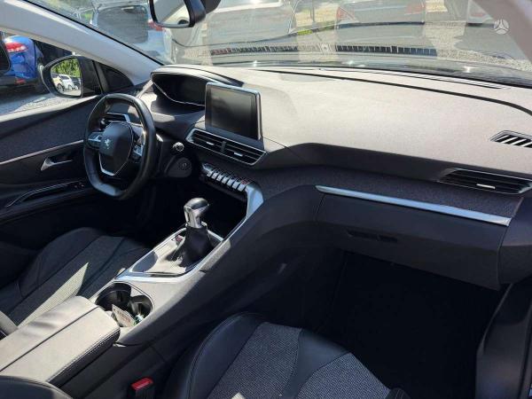 Black Peugeot 5008 2018 in Klaipeda, with an engine capacity of 1.20 L and mileage of 217 thousand km for 9950 €, photo 6 on AUTOMOTO.COM.LV