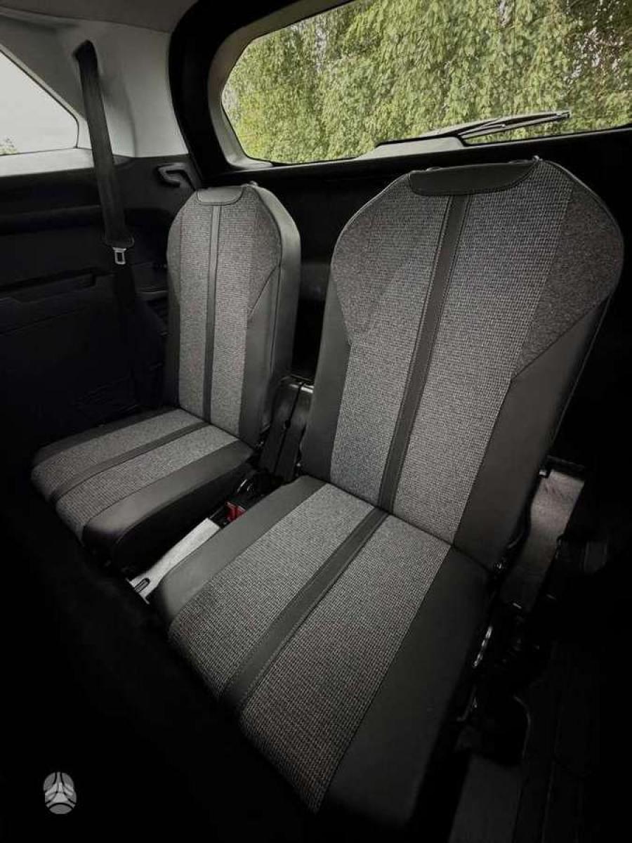 Black Peugeot 5008 2018 in Siauliai, with an engine capacity of 1.50 L and mileage of 182 thousand km for 14500 €, photo 39 on AUTOMOTO.COM.LV