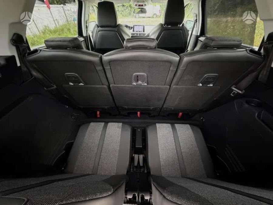 Black Peugeot 5008 2018 in Siauliai, with an engine capacity of 1.50 L and mileage of 182 thousand km for 14500 €, photo 42 on AUTOMOTO.COM.LV