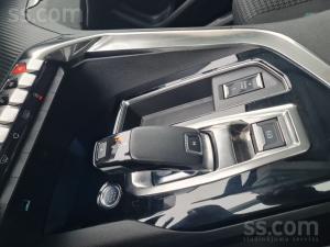 Melns Peugeot 5008 2021 Jelgava, ar dzinēja tilpumu 1.50 L un nobraukumu 0 tūkst. km par 16990 €, foto 17 vietnē AUTOMOTO.COM.LV