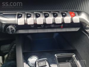 Melns Peugeot 5008 2021 Jelgava, ar dzinēja tilpumu 1.50 L un nobraukumu 0 tūkst. km par 16990 €, foto 18 vietnē AUTOMOTO.COM.LV