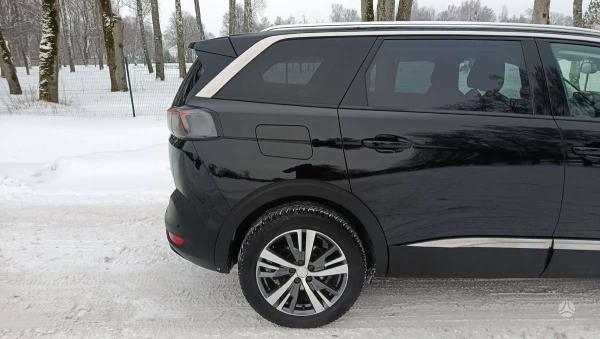 Black Peugeot 5008 2022 in Taurage, with an engine capacity of 1.50 L and mileage of 176 thousand km for 15500 €, photo 8 on AUTOMOTO.COM.LV