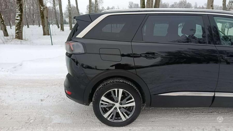 Black Peugeot 5008 2022 in Taurage, with an engine capacity of 1.50 L and mileage of 176 thousand km for 15500 €, photo 8 on AUTOMOTO.COM.LV
