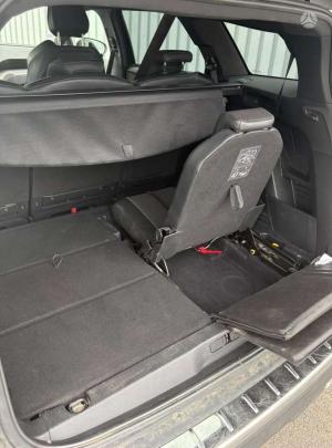 Black Peugeot 5008 2022 in Vilnius, with an engine capacity of 1.50 L and mileage of 156 thousand km for 14900 €, photo 5 on AUTOMOTO.COM.LV