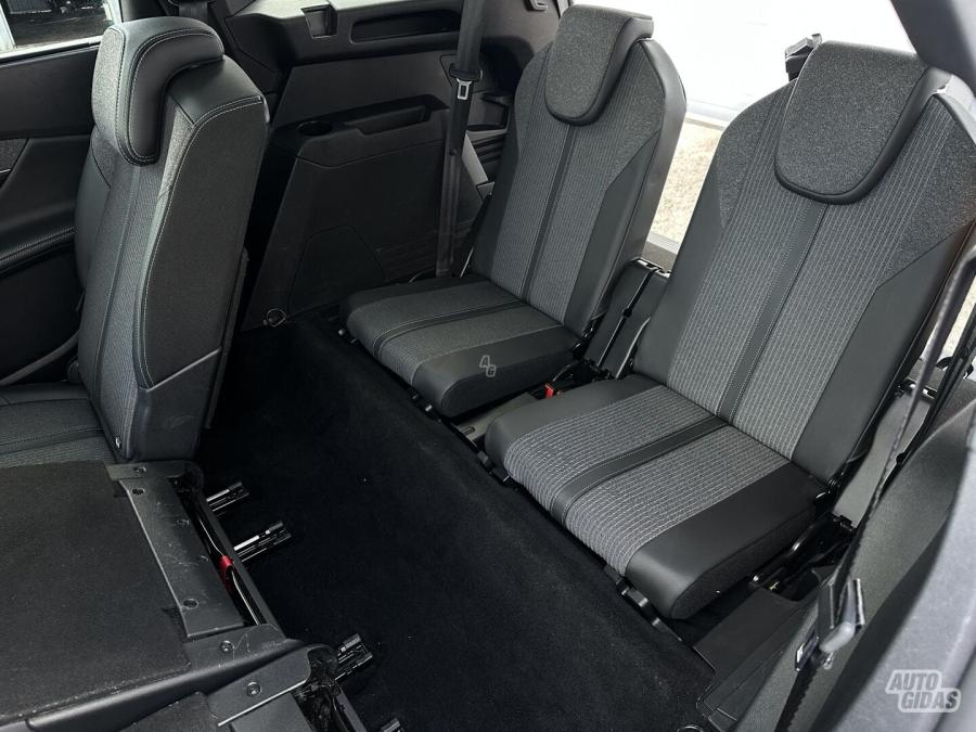 Black Peugeot 5008 2022 in Kaunas, with an engine capacity of 1.50 L and mileage of 96 thousand km for 18999 €, photo 12 on AUTOMOTO.COM.LV
