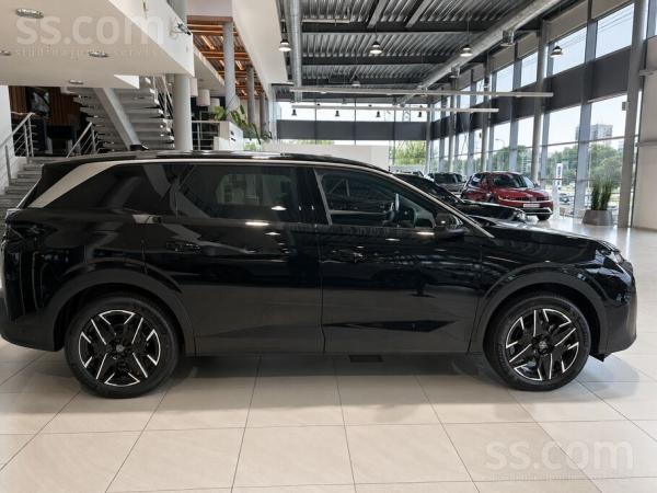 Black Peugeot 5008 2026 in Riga, with an engine capacity of 1.20 L and mileage of 0 thousand km for 32900 €, photo 7 on AUTOMOTO.COM.LV
