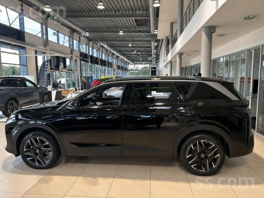 Black Peugeot 5008 2026 in Riga, with an engine capacity of 1.20 L and mileage of 0 thousand km for 32900 €, photo 5 on AUTOMOTO.COM.LV