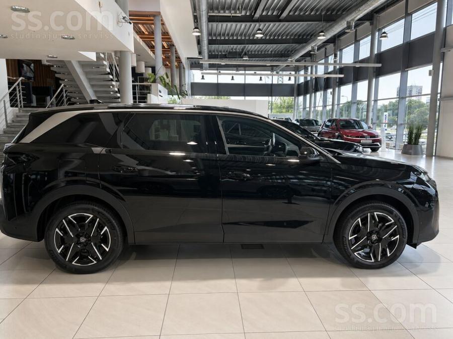 Black Peugeot 5008 2026 in Riga, with an engine capacity of 1.20 L and mileage of 0 thousand km for 32900 €, photo 8 on AUTOMOTO.COM.LV