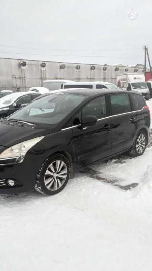 Black Peugeot 5008 2012 in Taurage, with an engine capacity of 2.00 L and mileage of 267 thousand km for 2850 €, photo 4 on AUTOMOTO.COM.LV