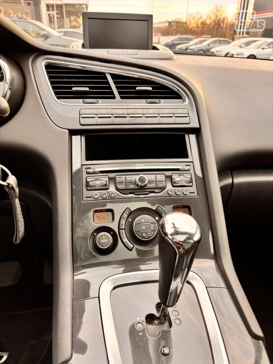 Black Peugeot 5008 2012 in Kaunas, with an engine capacity of 1.60 L and mileage of 377 thousand km for 4000 €, photo 5 on AUTOMOTO.COM.LV