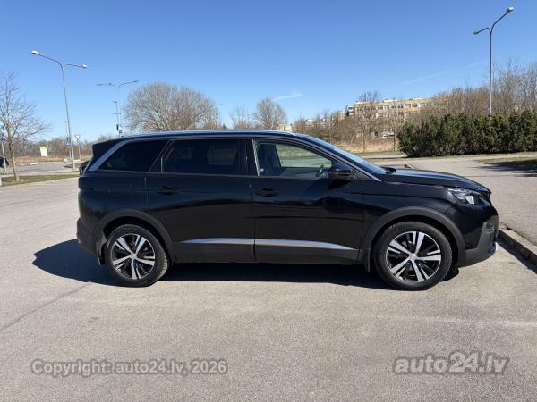 Black Peugeot 5008 2017 in Tallinn, with an engine capacity of 1.20 L and mileage of 102 thousand km for 15000 €, photo 3 on AUTOMOTO.COM.LV