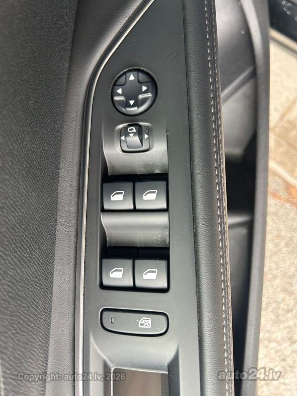 Melns Peugeot 5008 2017 Tallina, ar dzinēja tilpumu 1.20 L un nobraukumu 103 tūkst. km par 15490 €, foto 10 vietnē AUTOMOTO.COM.LV