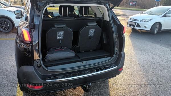Black Peugeot 5008 2019 in Parnu, with an engine capacity of 1.50 L and mileage of 142 thousand km for 16900 €, photo 11 on AUTOMOTO.COM.LV