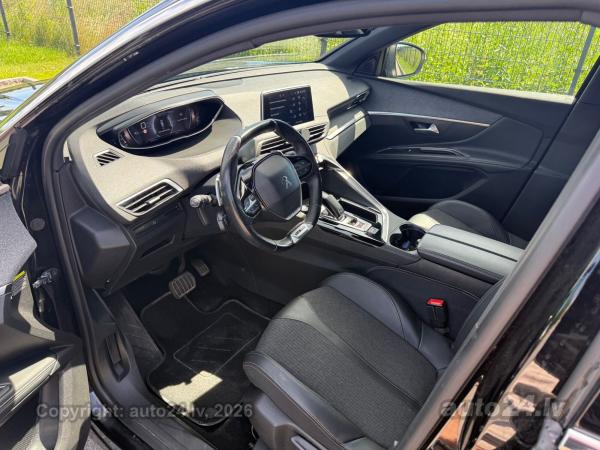 Black Peugeot 5008 2020 in Tartu, with an engine capacity of 1.50 L and mileage of 201 thousand km for 14999 €, photo 5 on AUTOMOTO.COM.LV