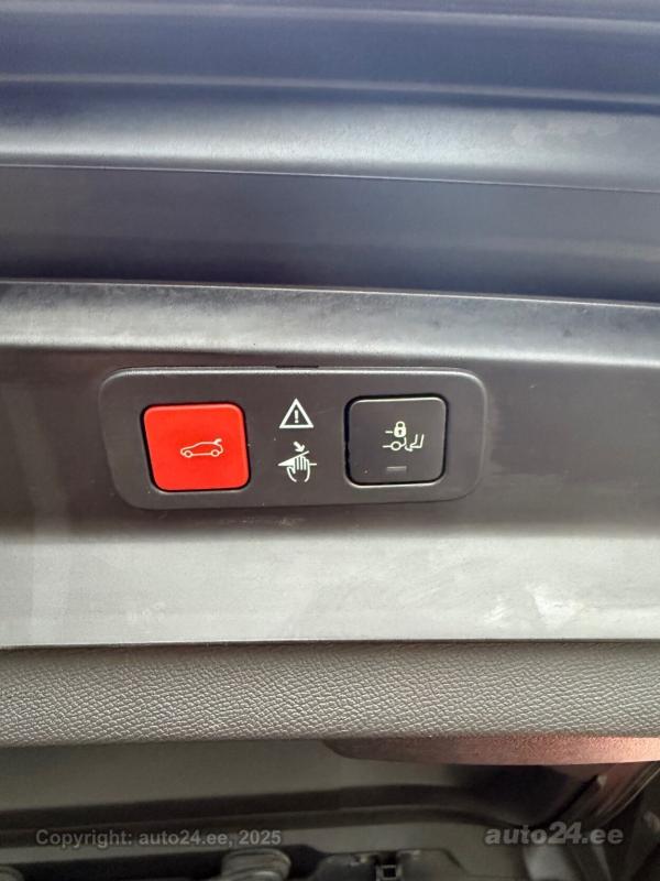 Melns Peugeot 5008 2021 Saku, ar dzinēja tilpumu 1.50 L un nobraukumu 101 tūkst. km par 24900 €, foto 11 vietnē AUTOMOTO.COM.LV