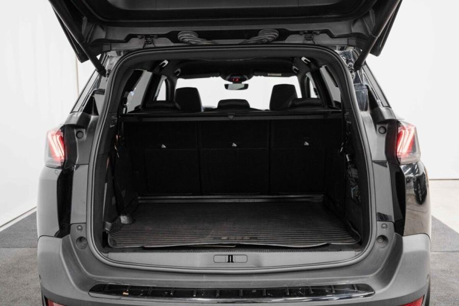 Black Peugeot 5008 2022 in Tallinn, with an engine capacity of 1.50 L and mileage of 48 thousand km for 21900 €, photo 16 on AUTOMOTO.COM.LV