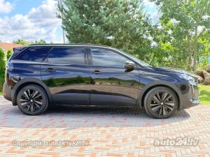 Melns Peugeot 5008 2024 Tallina, ar dzinēja tilpumu 1.20 L un nobraukumu 37 tūkst. km par 32900 €, foto  vietnē AUTOMOTO.COM.LV