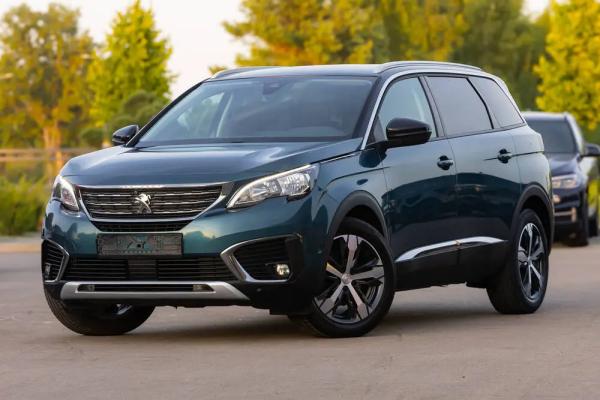 Blue Peugeot 5008 2017 in Jelgava, with an engine capacity of 1.60 L and mileage of 210 thousand km for 10500 €, photo 1 on AUTOMOTO.COM.LV