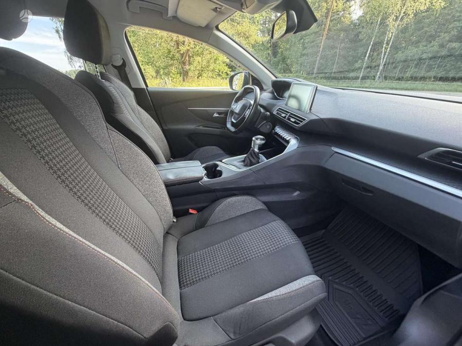 Blue Peugeot 5008 2018 in Taurage, with an engine capacity of 1.50 L and mileage of 240 thousand km for 8800 €, photo 9 on AUTOMOTO.COM.LV