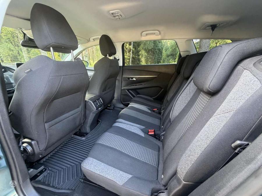 Blue Peugeot 5008 2018 in Taurage, with an engine capacity of 1.50 L and mileage of 240 thousand km for 8800 €, photo 10 on AUTOMOTO.COM.LV