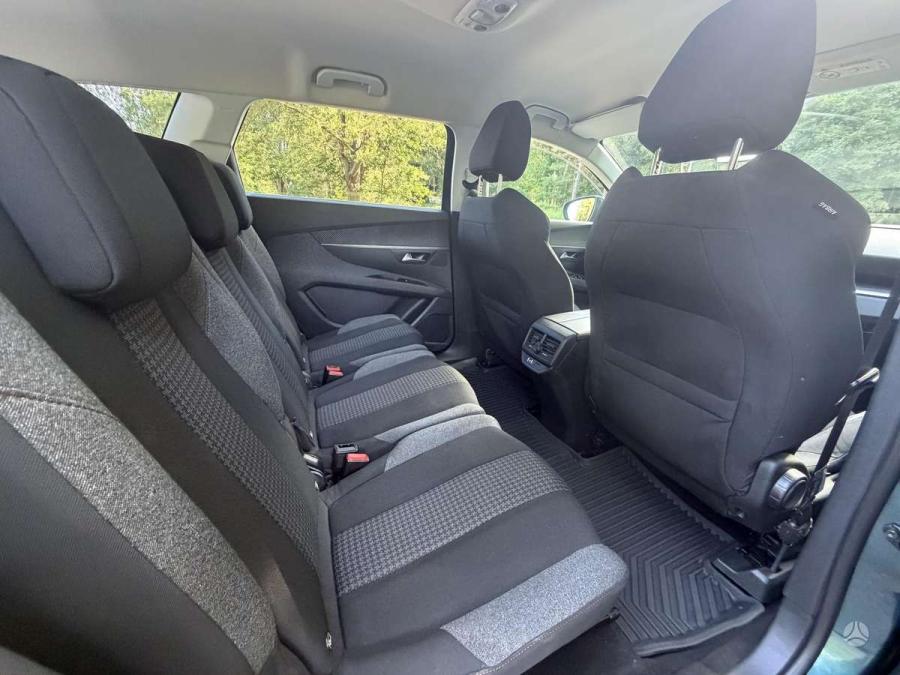 Blue Peugeot 5008 2018 in Taurage, with an engine capacity of 1.50 L and mileage of 240 thousand km for 8800 €, photo 11 on AUTOMOTO.COM.LV