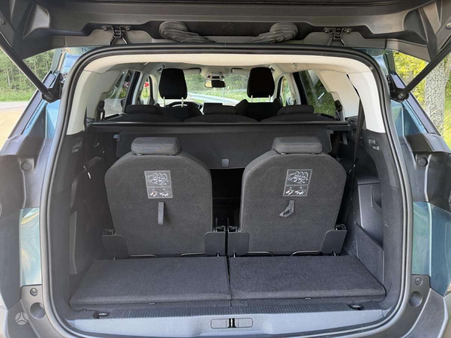 Blue Peugeot 5008 2018 in Taurage, with an engine capacity of 1.50 L and mileage of 240 thousand km for 8800 €, photo 12 on AUTOMOTO.COM.LV