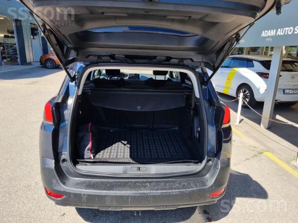 Blue Peugeot 5008 2018 in Riga, with an engine capacity of 1.50 L and mileage of 93 thousand km for 13700 €, photo 5 on AUTOMOTO.COM.LV