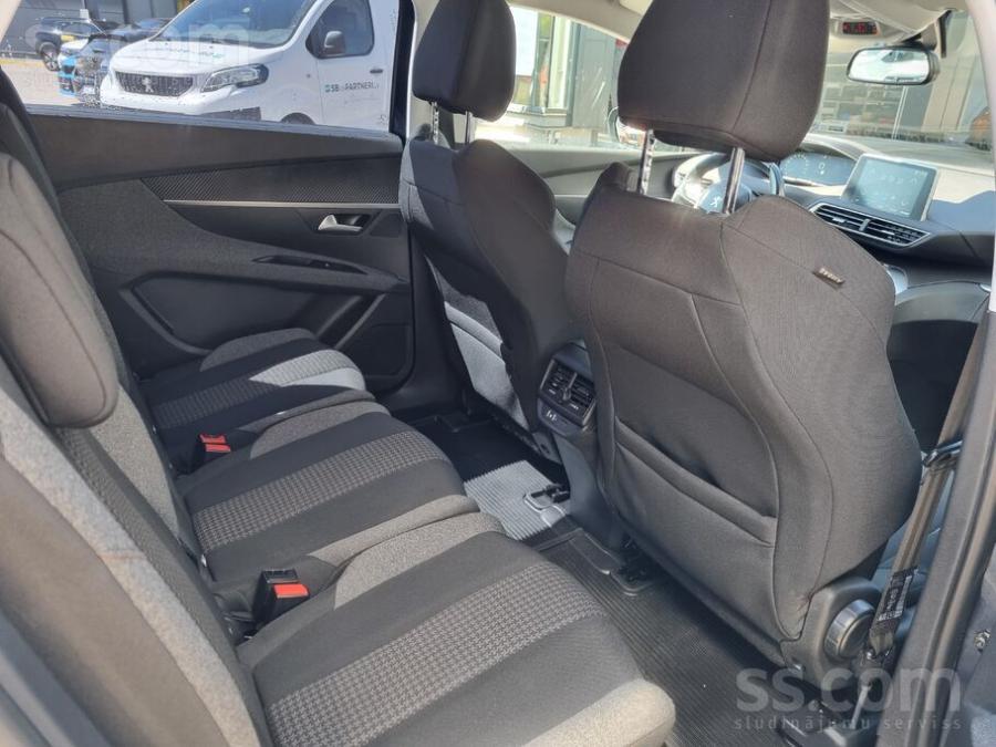 Blue Peugeot 5008 2018 in Riga, with an engine capacity of 1.50 L and mileage of 93 thousand km for 13700 €, photo 9 on AUTOMOTO.COM.LV