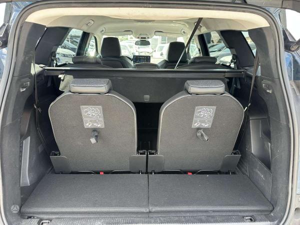 Blue Peugeot 5008 2022 in Vilnius, with an engine capacity of 1.50 L and mileage of 191 thousand km for 18149 €, photo 8 on AUTOMOTO.COM.LV
