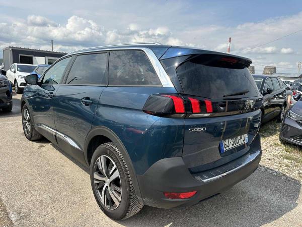 Blue Peugeot 5008 2022 in Vilnius, with an engine capacity of 1.20 L and mileage of 182 thousand km for 15729 €, photo 5 on AUTOMOTO.COM.LV