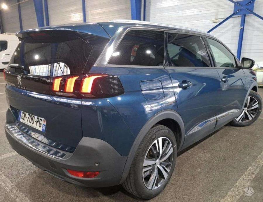 Blue Peugeot 5008 2023 in Vilnius, with an engine capacity of 1.20 L and mileage of 156 thousand km for 16697 €, photo 5 on AUTOMOTO.COM.LV