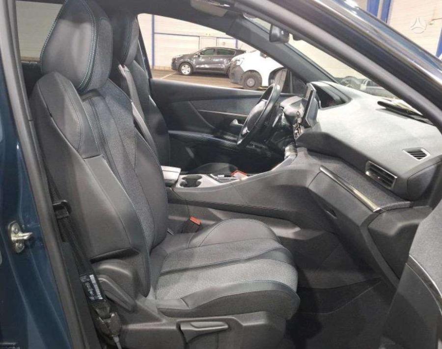 Blue Peugeot 5008 2023 in Vilnius, with an engine capacity of 1.20 L and mileage of 156 thousand km for 16697 €, photo 8 on AUTOMOTO.COM.LV