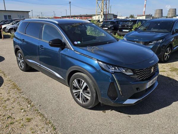 Blue Peugeot 5008 2023 in Vilnius, with an engine capacity of 1.20 L and mileage of 89 thousand km for 16335 €, photo 1 on AUTOMOTO.COM.LV