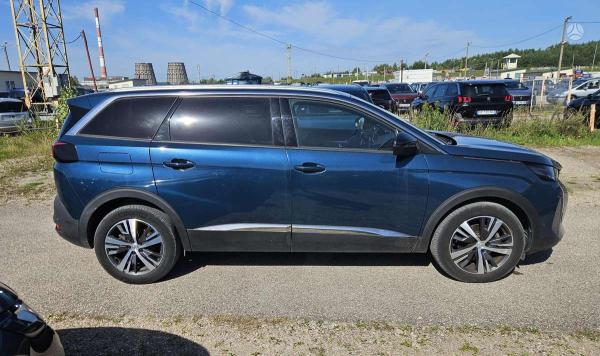 Blue Peugeot 5008 2023 in Vilnius, with an engine capacity of 1.20 L and mileage of 89 thousand km for 16335 €, photo 5 on AUTOMOTO.COM.LV