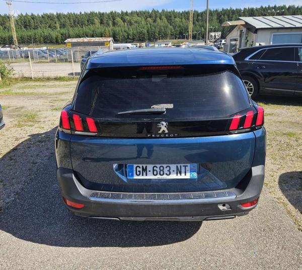 Blue Peugeot 5008 2023 in Vilnius, with an engine capacity of 1.20 L and mileage of 89 thousand km for 16335 €, photo 7 on AUTOMOTO.COM.LV